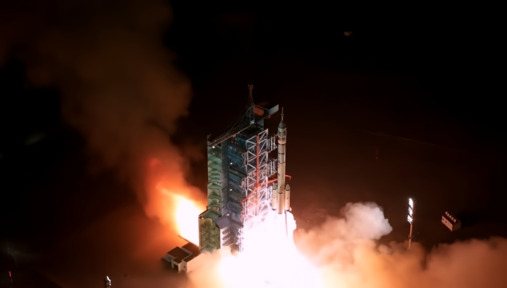 Despegue con éxito hacia un laboratorio orbital: tres astronautas ...